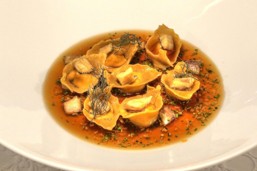 Ravioli di farina di castagna ripieni di ricotta piemontese il pesce ...